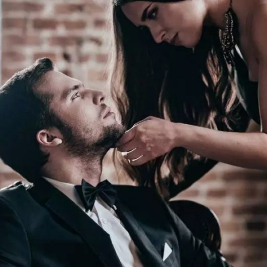 7 Proven Tips To Attract Any Girl - Become Irresistible to Women